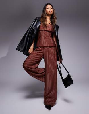 ASOS DESIGN - Ensemble top bandeau et pantalon à fines rayures - Chocolat | ASOS