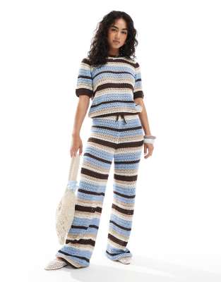 ASOS DESIGN - Ensemble top en maille au crochet et pantalon ample à rayures - Bleu et marron | ASOS