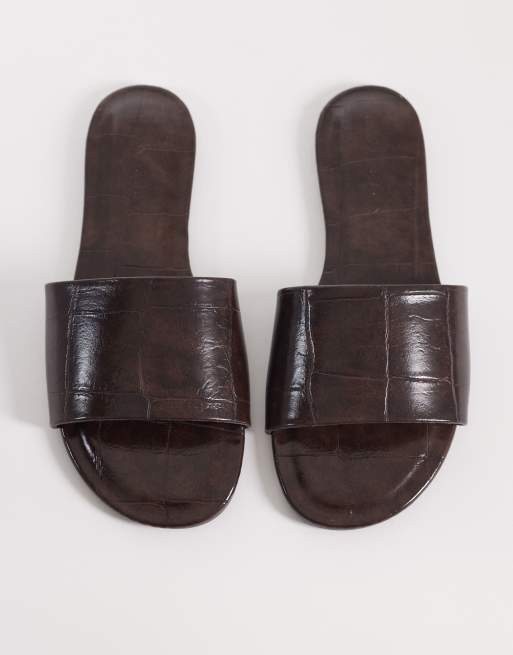 ASOS DESIGN - Faith - Sandali bassi color cioccolato coccodrillo | ASOS