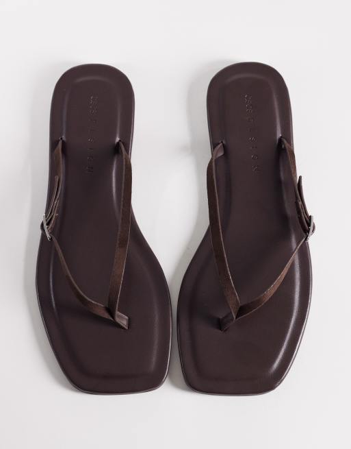 ASOS DESIGN – Fitz – Schmale Riemchensandalen in Schokobraun | ASOS