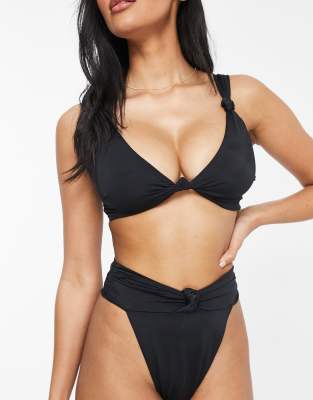 ASOS DESIGN – Größere Brust – Mix and Match – Kurzes Bikinioberteil in Schwarz mit Knotendetail ...