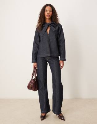 ASOS DESIGN - Jean évasé avec doubles surpiqûres - Bleu brut délavé | ASOS