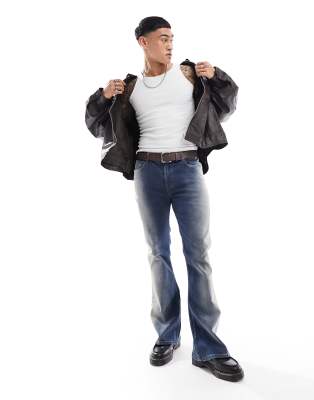 ASOS DESIGN - Jean évasé teinté - Bleu délavé | ASOS