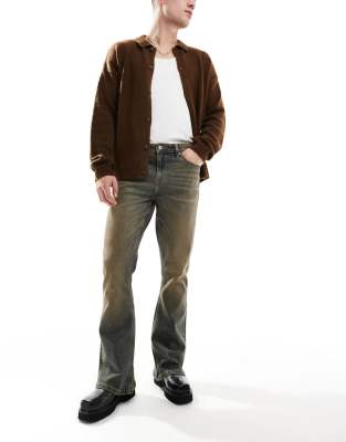 ASOS DESIGN - Jean évasé teinté - Bleu moyen délavé | ASOS