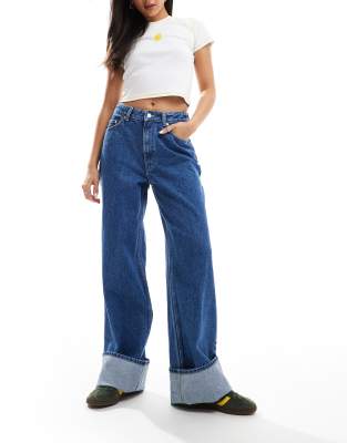 ASOS DESIGN – Jeans mit Umschlag | ASOS