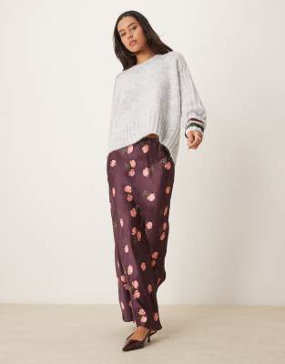 ASOS DESIGN - Jupe longue en satin coupée en biais - Bordeaux à imprimé roses | ASOS