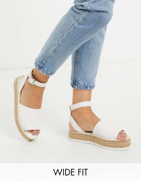 Schoenen met brede pasvorm | Sandalen en laarzen met een brede pasvorm | ASOS