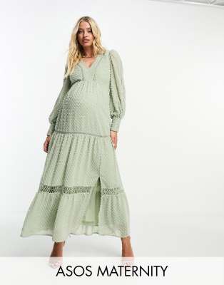 ASOS DESIGN Maternity - Robe longue en plumetis duveteux avec empiècements en dentelle - Sauge ...