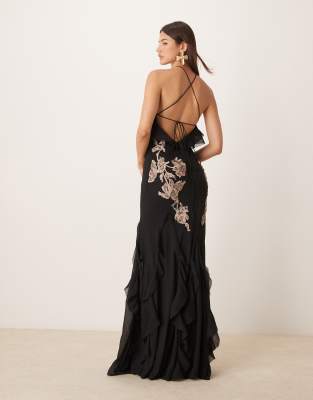 ASOS DESIGN - Maxi jurk met halternek, bloemenborduursels en ruches aan de zoom in zwart | ASOS
