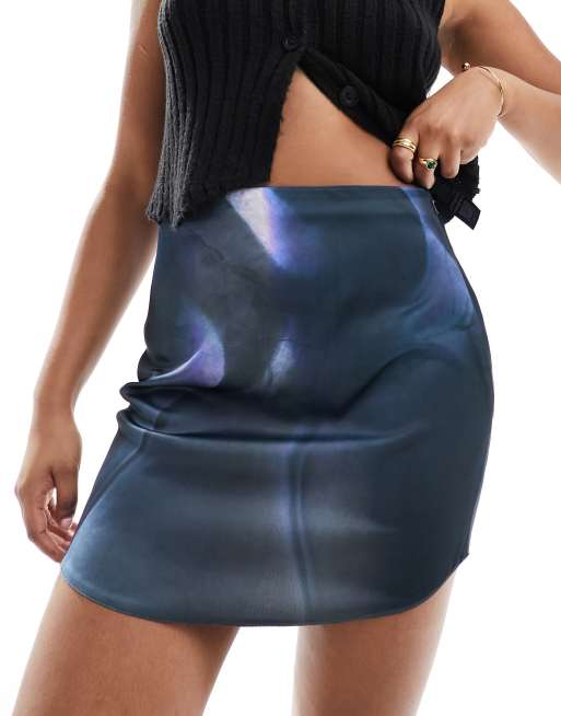 Asos Design Mini Jupe En Satin Imprimé Abstrait Avec Ourlet Arrondi