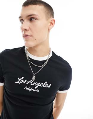 ASOS DESIGN - Muscle fit cropped ringer T-shirt in zwart met stadsprint ...