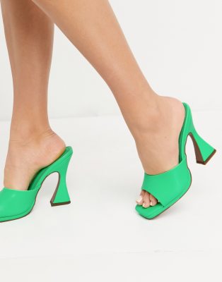 ASOS DESIGN – Noland – Mules mit Absatz und Plateau-Sohle in Grün | ASOS
