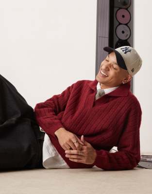 ASOS DESIGN - Oversized ribgebreide trui met inkeping in bordeauxrood ...