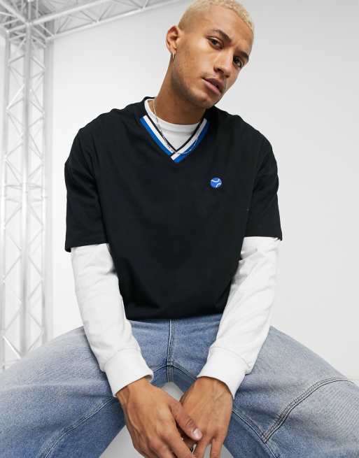 ASOS DESIGN - Oversized, sporty T-shirt med V-hals og lille ...