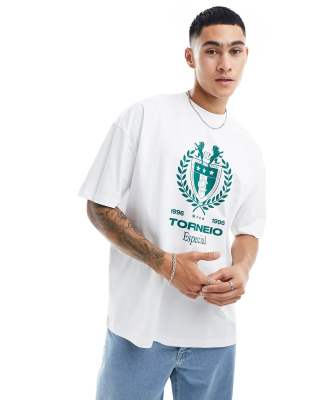 ASOS DESIGN oversized t-shirt in white with emblem front print | ASOS