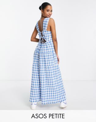 ASOS DESIGN Petite - Combinaison smockée nouée dans le dos à carreaux vichy - Bleu | ASOS