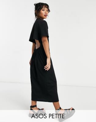 ASOS DESIGN Petite - Robe t-shirt mi-longue oversize avec découpe au dos - Noir | ASOS
