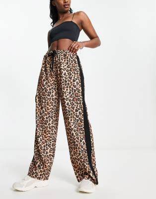 ASOS DESIGN pull on trouser with contrast panel in leopard | ASOS