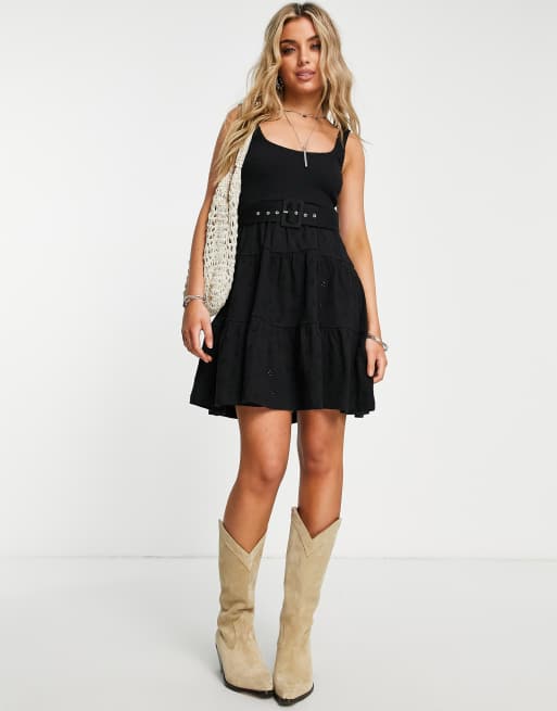 ASOS DESIGN - Robe courte à fronces en broderie anglaise avec ceinture - Noir | ASOS