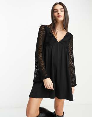 ASOS DESIGN - Robe courte en maille au crochet à manches longues et col en V - Noir | ASOS
