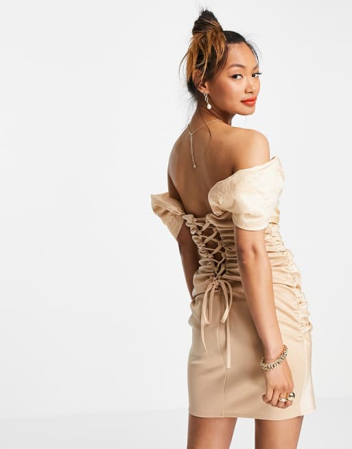 ASOS DESIGN - Robe courte froncée en taffetas avec dos lacé et épaules ...