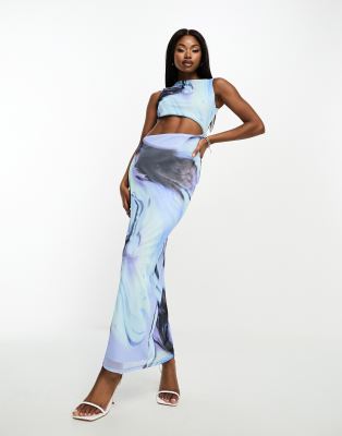 ASOS DESIGN - Robe longue à découpe en tulle - Imprimé marbré bleu | ASOS