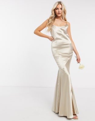 ASOS DESIGN - Robe longue de demoiselle d'honneur en satin à encolure dégagée avec jupe à ...
