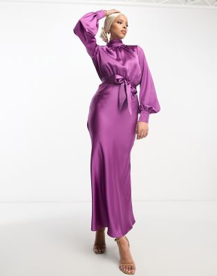 ASOS DESIGN - Robe longue en satin à col montant et ceinture - Magenta | ASOS