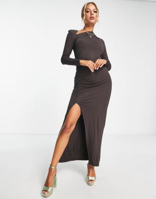 ASOS DESIGN - Robe mi-longue froncée à manches longues - Marron chocolat | ASOS