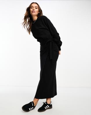 ASOS DESIGN - Robe mi-longue ultra douce à manches longues et jupe portefeuille - Noir | ASOS