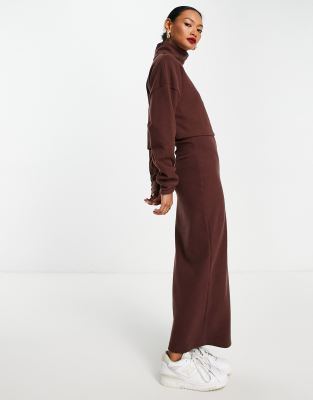 ASOS DESIGN - Robe pull mi-longue à col roulé ultra-douce avec effet superposé 2-en-1 - Chocolat ...