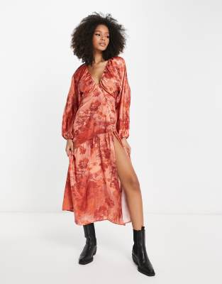 ASOS DESIGN - Robe satinée mi-longue à motif fleuri et manches chauve-souris - Orange brûlé | ASOS