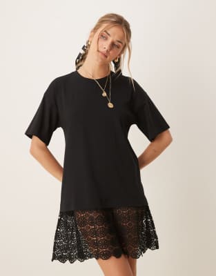 ASOS DESIGN - Robe t-shirt courte avec encolure dégagée et ourlet en dentelle | ASOS