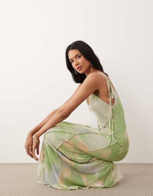 ASOS DESIGN – Salviagrön, blommig maxiklänning i mesh med djup ...