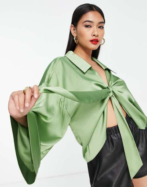 Asos Design Satinhemd In Khaki Mit Kimonoärmeln Und Bindeband Vorne