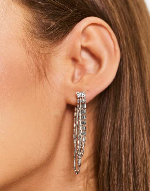 Asos Design Silberfarbene Hängeohrringe Mit Feinem Kettendesign Auf