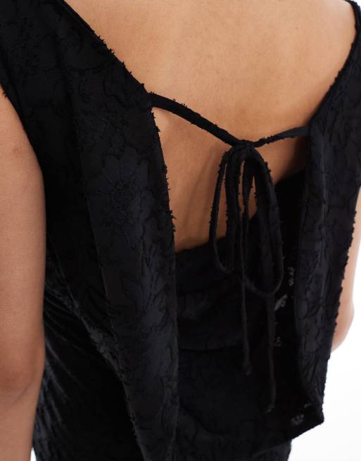 Asos Design Sort Softline Midikjole I Devoré Med Vandfaldsudskæring I