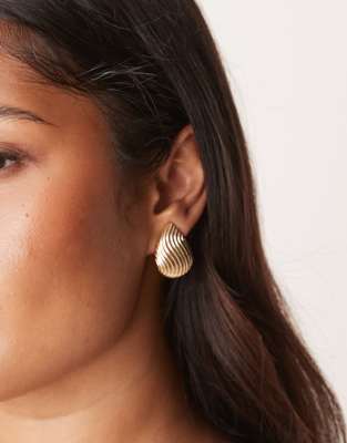 ASOS DESIGN stud earrings with ridged design in gold tone | ASOS