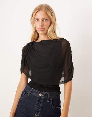 ASOS DESIGN – Svart topp med cape-överlager i mesh | ASOS