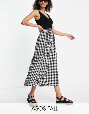 ASOS DESIGN Tall - Jupe mi-longue à poches et imprimé carreaux vichy texturé - Noir et blanc | ASOS