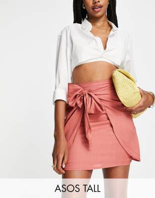 ASOS DESIGN Tall - Mini rok met geknoopte overslag in roestbruin | ASOS