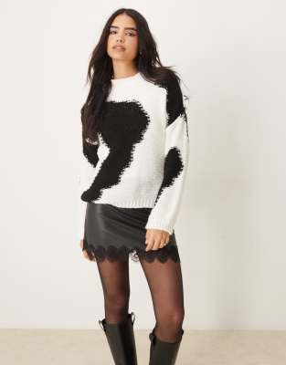 ASOS DESIGN - Trui met ronde hals en koeienprint in zwart-wit | ASOS
