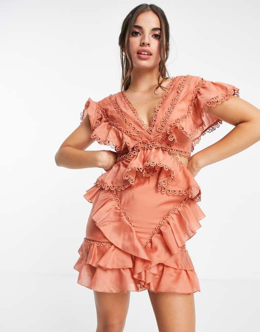 Asos Design Vestito Corto Strutturato Con Volant E Finiture In Pizzo