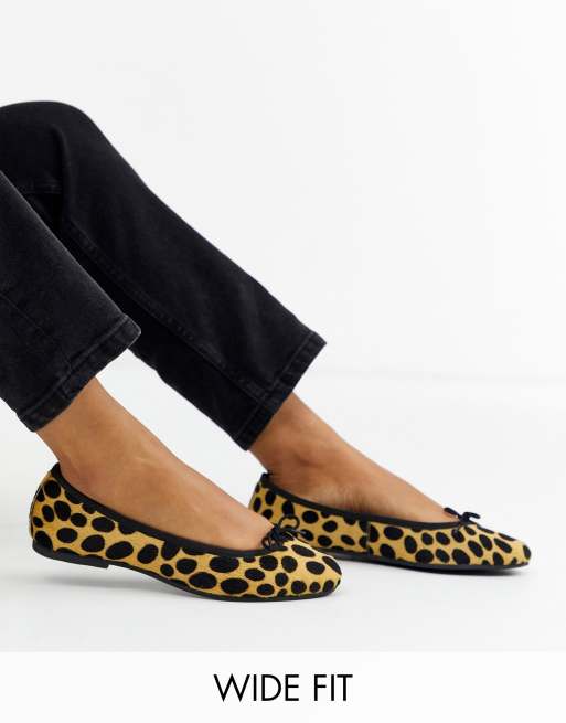 ASOS DESIGN Wide Fit – Lenor – Leder-Ballerinas mit Zierschleife und ...