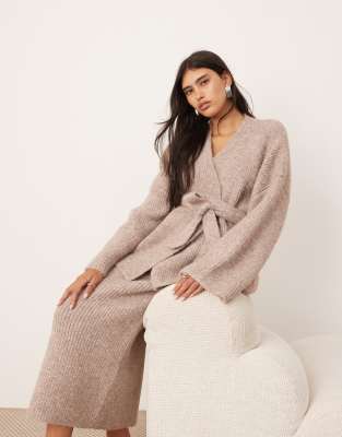 ASOS Edition - Gråbrun longline-cardigan med slå-om-design i chunky ...