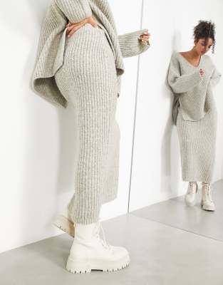 ASOS EDITION - Jupe droite mi-longue en maille épaisse côtelée - Avoine | ASOS