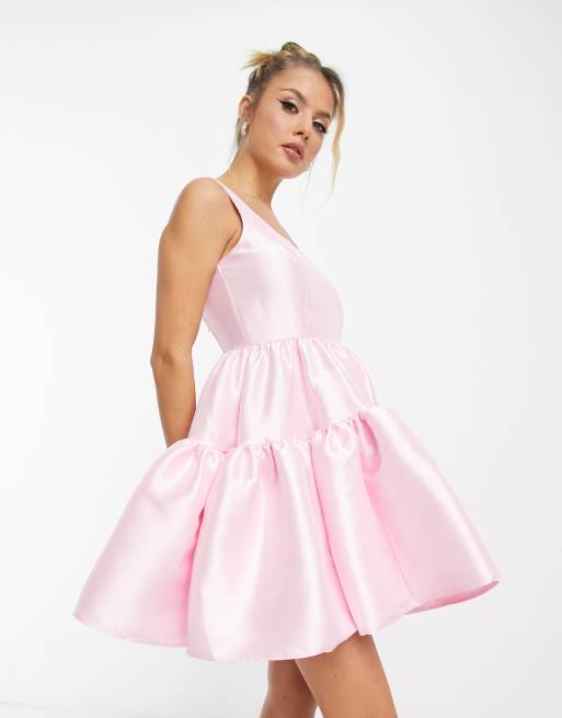 ASOS EDITION - Robe courte à volants étagés en sergé satiné - Rose ...