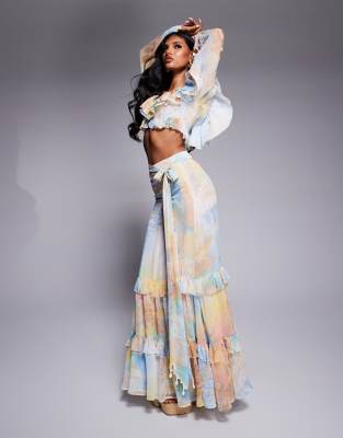 ASOS LUXE - Jupe d'ensemble longue en organza imprimé carte postale avec volants et bordures ...