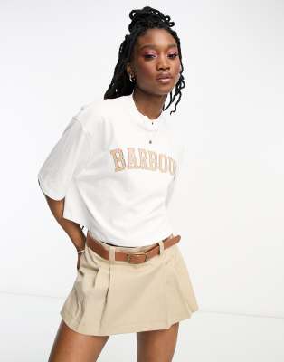 Barbour x ASOS - T-shirt bianca squadrata stile college con logo | ASOS