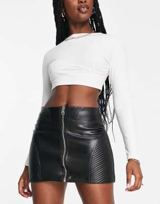 Bershka - Mini-jupe en imitation cuir avec fermeture éclair - Noir | ASOS